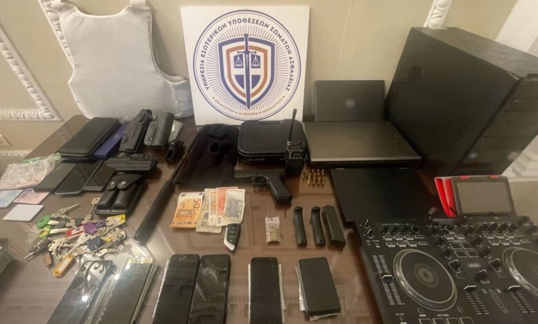 Επ’ αυτοφώρω σύλληψη αστυνομικού και 25χρονου - Διέπρατταν κλοπές σε οικίες