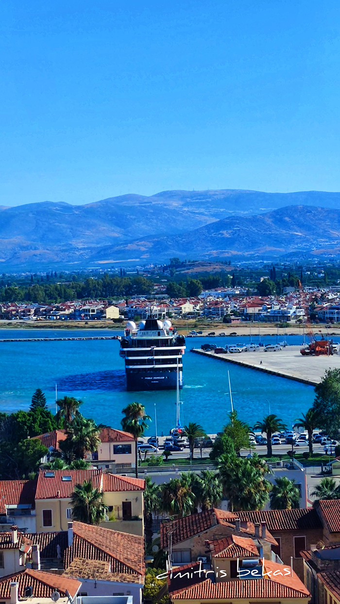 Το World Traveller έκανε νέα άφιξη στο Ναύπλιο και χάρισε όμορφες εικόνες