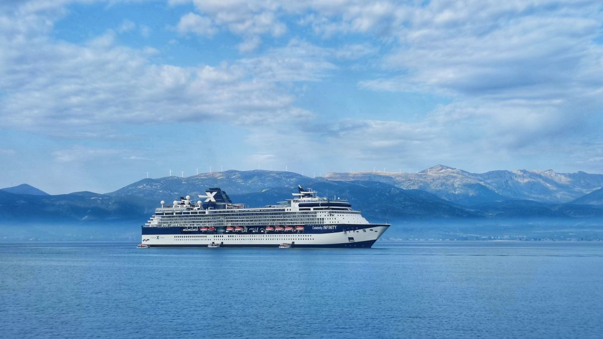Celebrity Infinity: Το «πλωτό παλάτι» που μαγνήτισε τους επισκέπτες στο ...