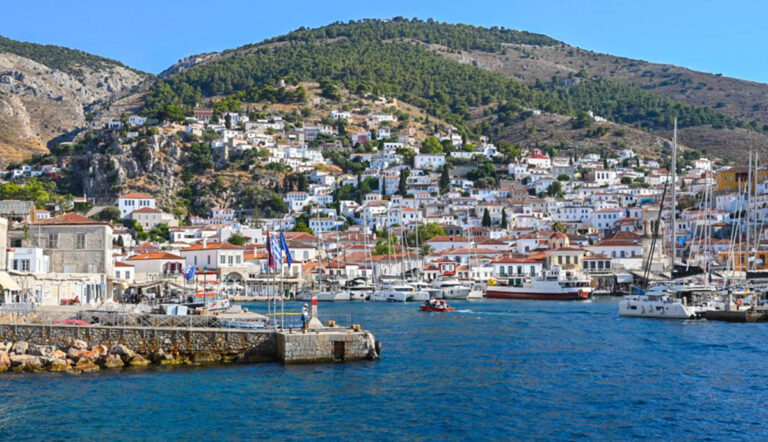 Ύδρα: Έγκαιρη διάσωση 73χρονου Βρετανού με θαλάσσιο ταξί
